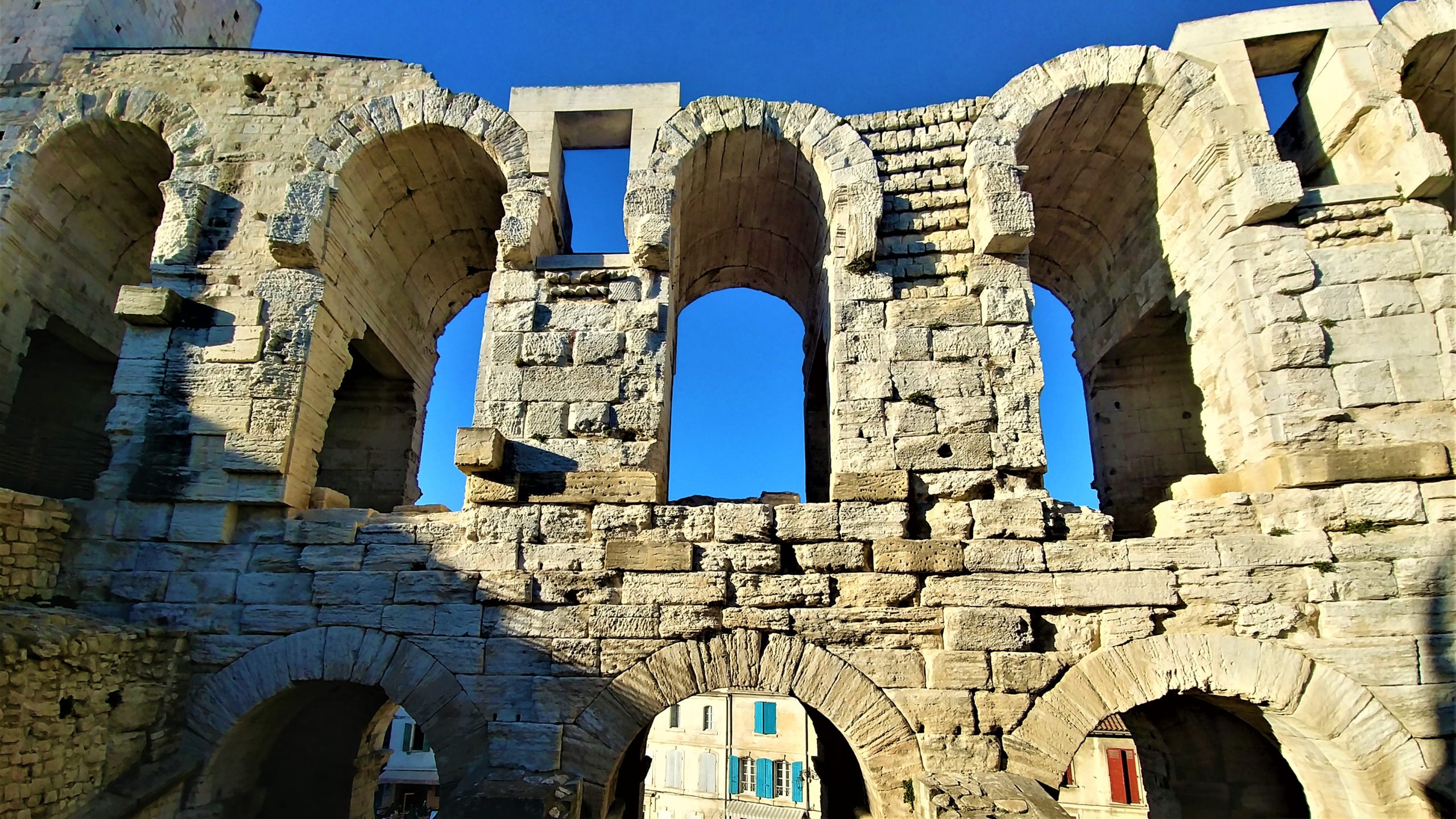 FRANCE // Arles, que voir lors d'une première visite - Arpenter le chemin